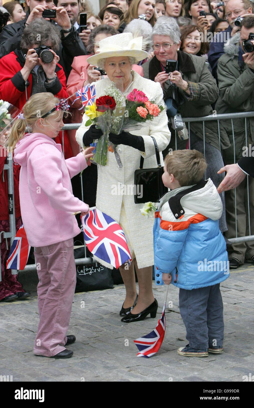 Britains queen elizabeth ii receives flowers hi-res stock photography ...
