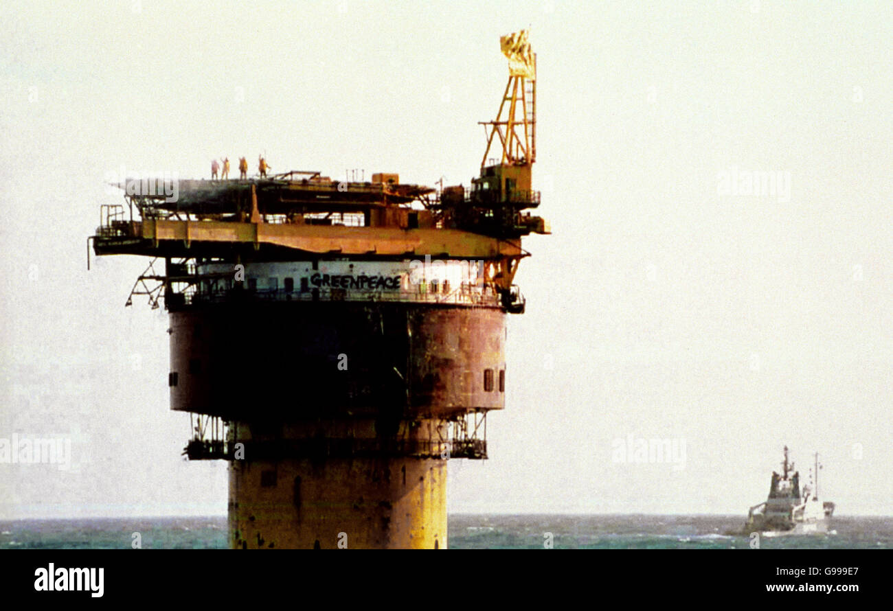Shell north sea platform hi-res stock photography and images - Alamy