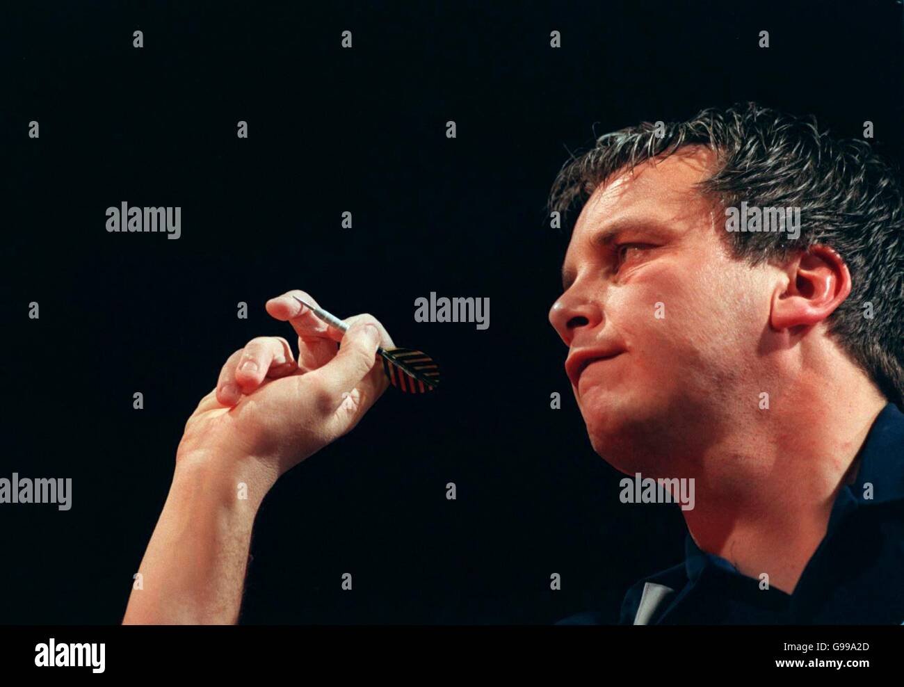 Darts - PDC Skol World Championship - Purfleet, Essex Stock Photo - Alamy