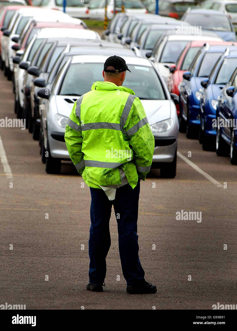 Completed vehicles at the ryton factory in coventry hi-res stock ...