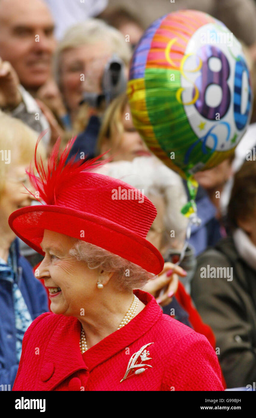 Queen elizabeth ii walkabout in windsor mark 80 birthday hi-res stock ...