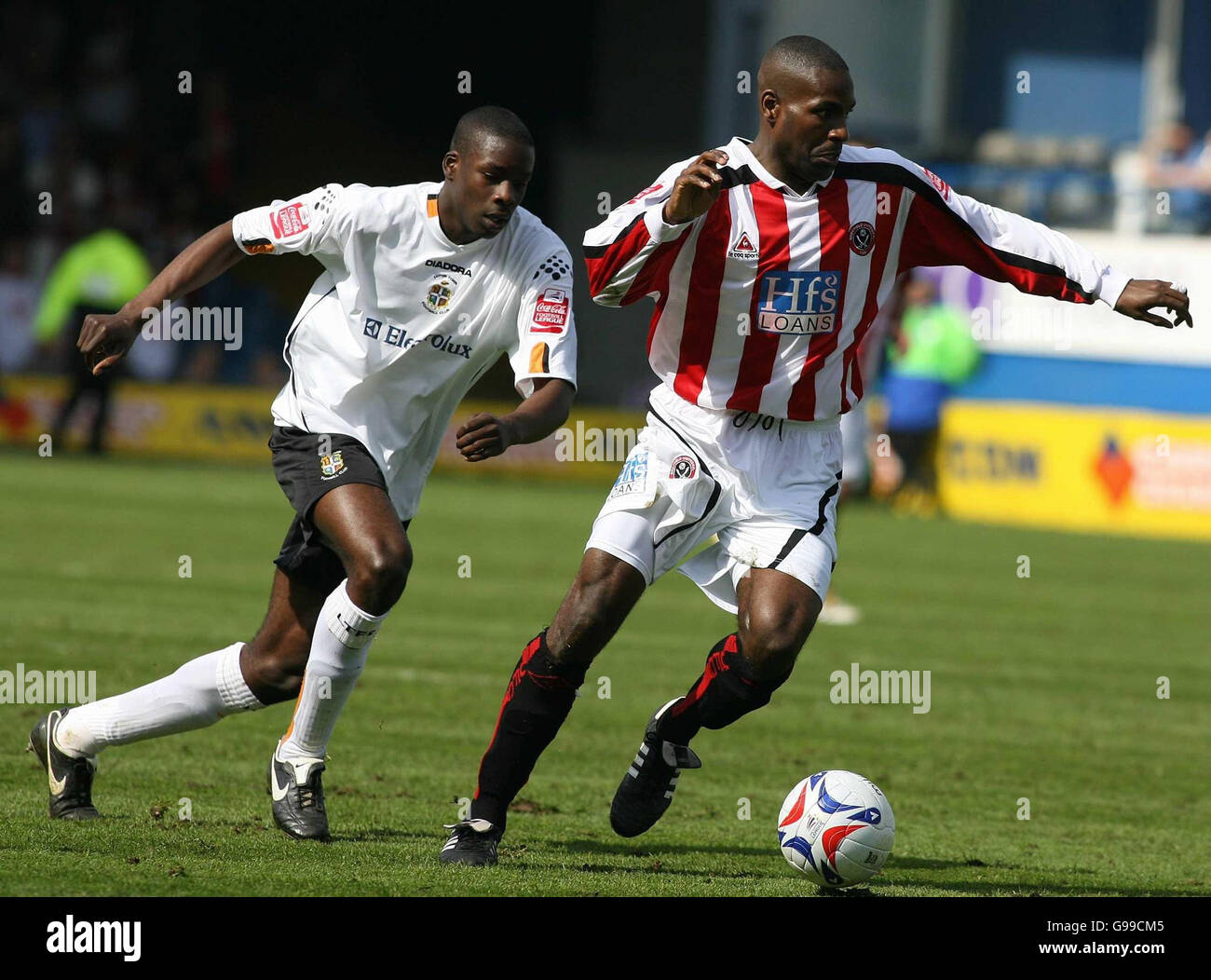 Luton's Leon Barnett (L) in action with Sheffield United's Bruce Dyer ...