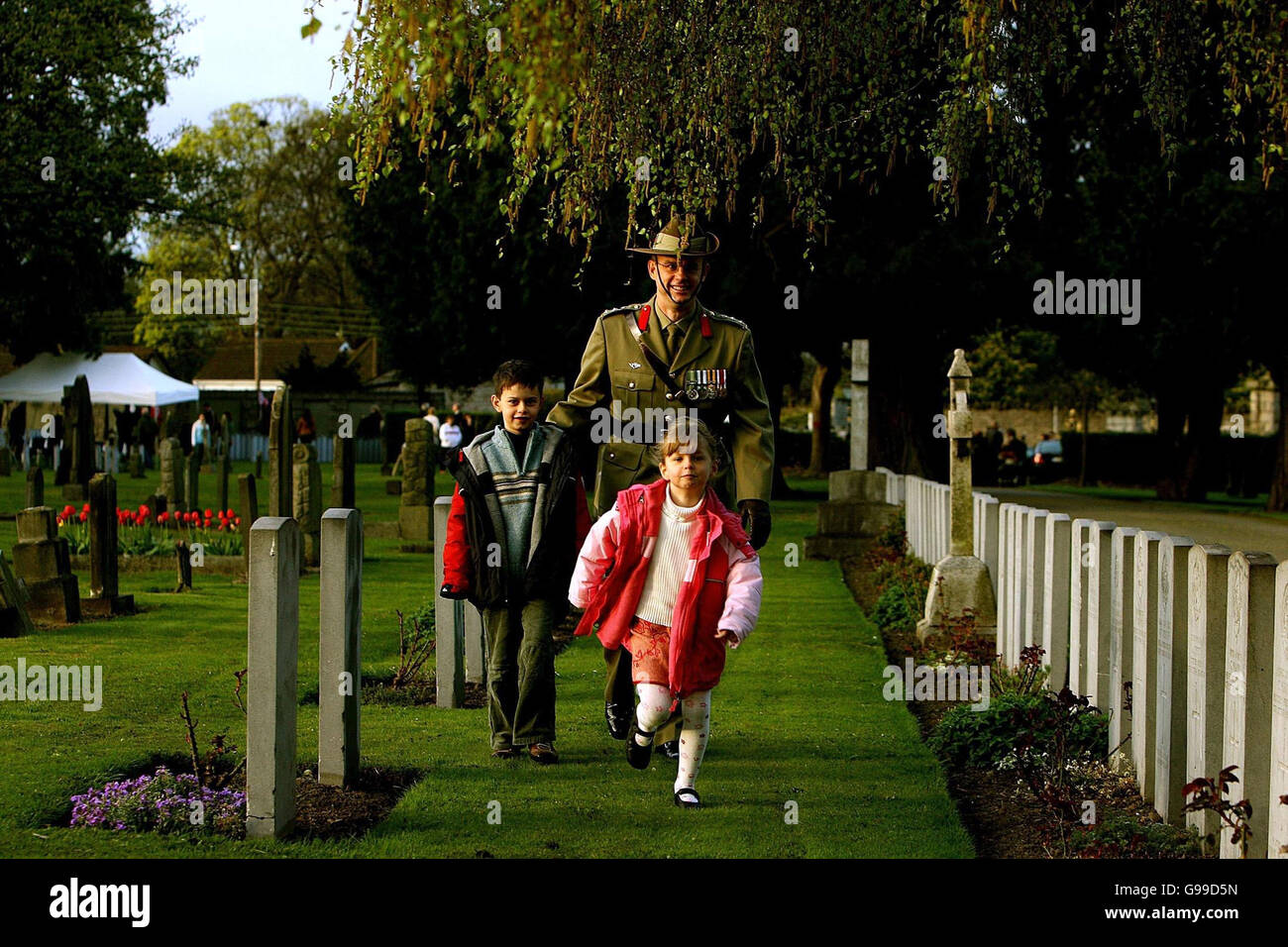 Col. Darren Naumann of the Australian Army with his children Jonathan ...