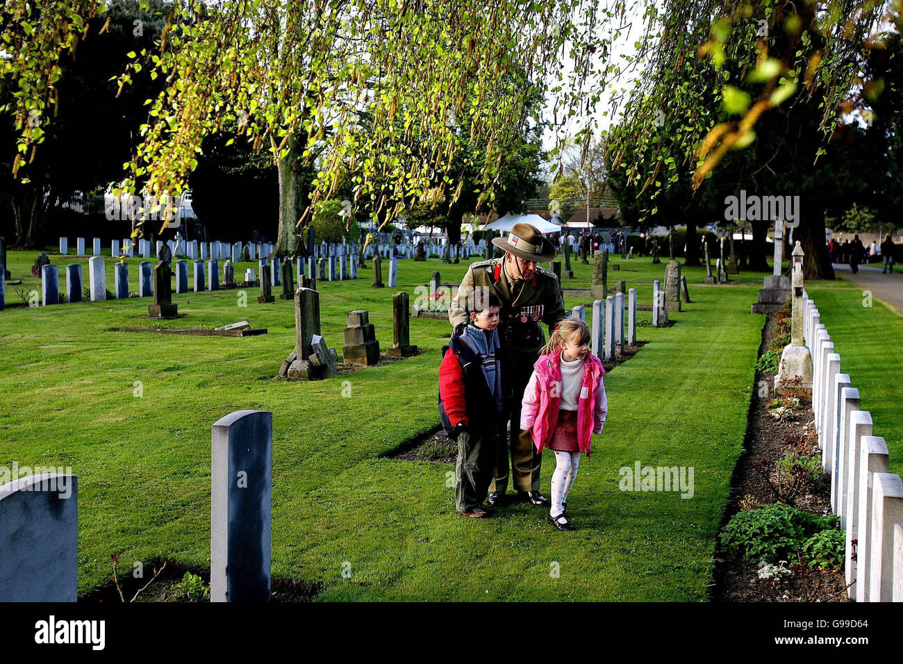 Col. Darren Naumann of the Australian Army with his children Jonathan ...