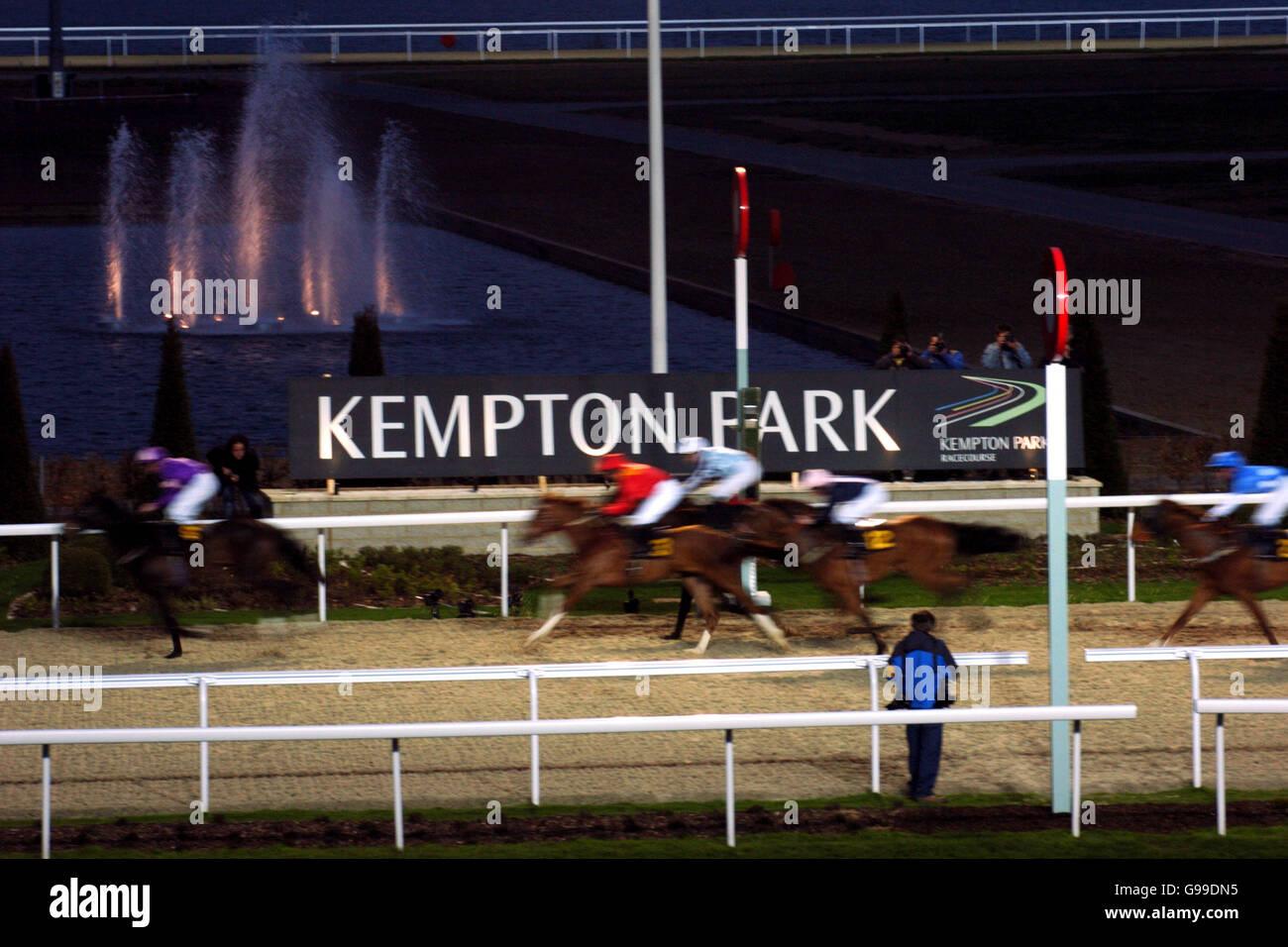 Kempton park under floodlights hi-res stock photography and images - Alamy