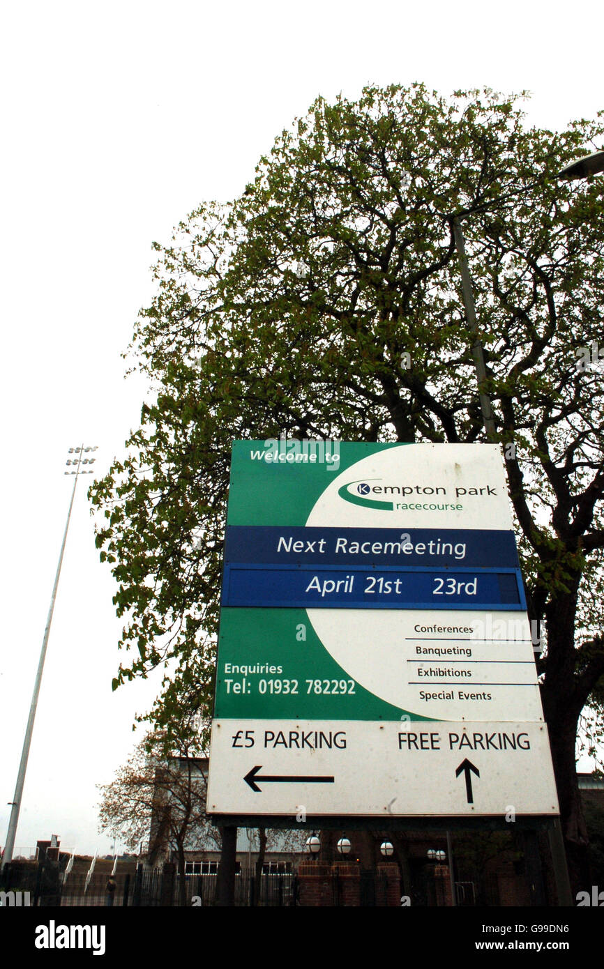 Horse Racing - Kempton Park Racecourse. Signage at Kempton Park Stock ...