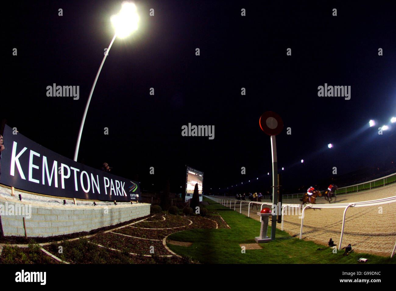 Kempton park under floodlights hi-res stock photography and images - Alamy