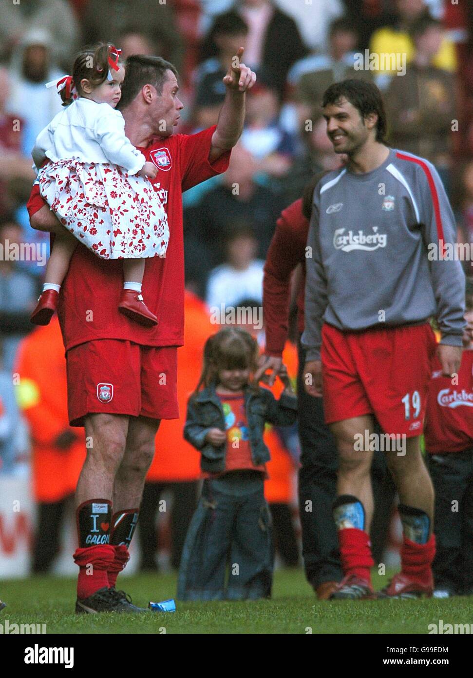 Liverpools jamie carragher with his daughter hi-res stock photography ...