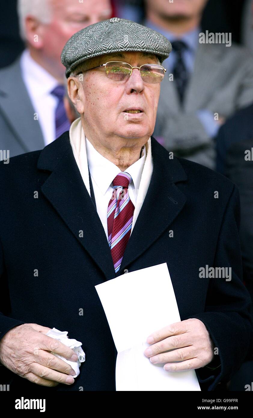 Chairman of aston villa hi-res stock photography and images - Alamy