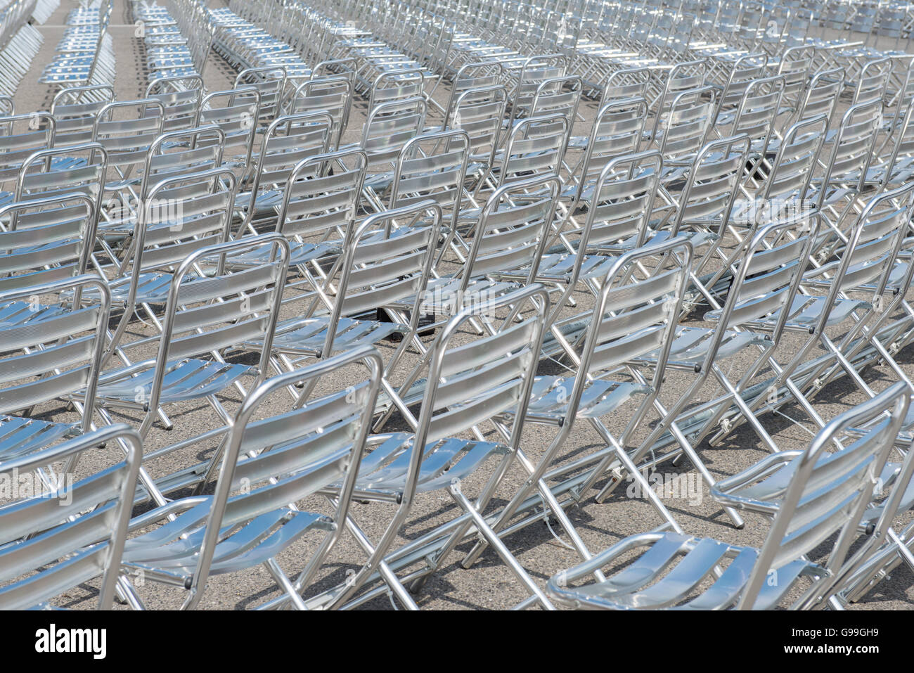 Bunch of chairs hi-res stock photography and images - Alamy