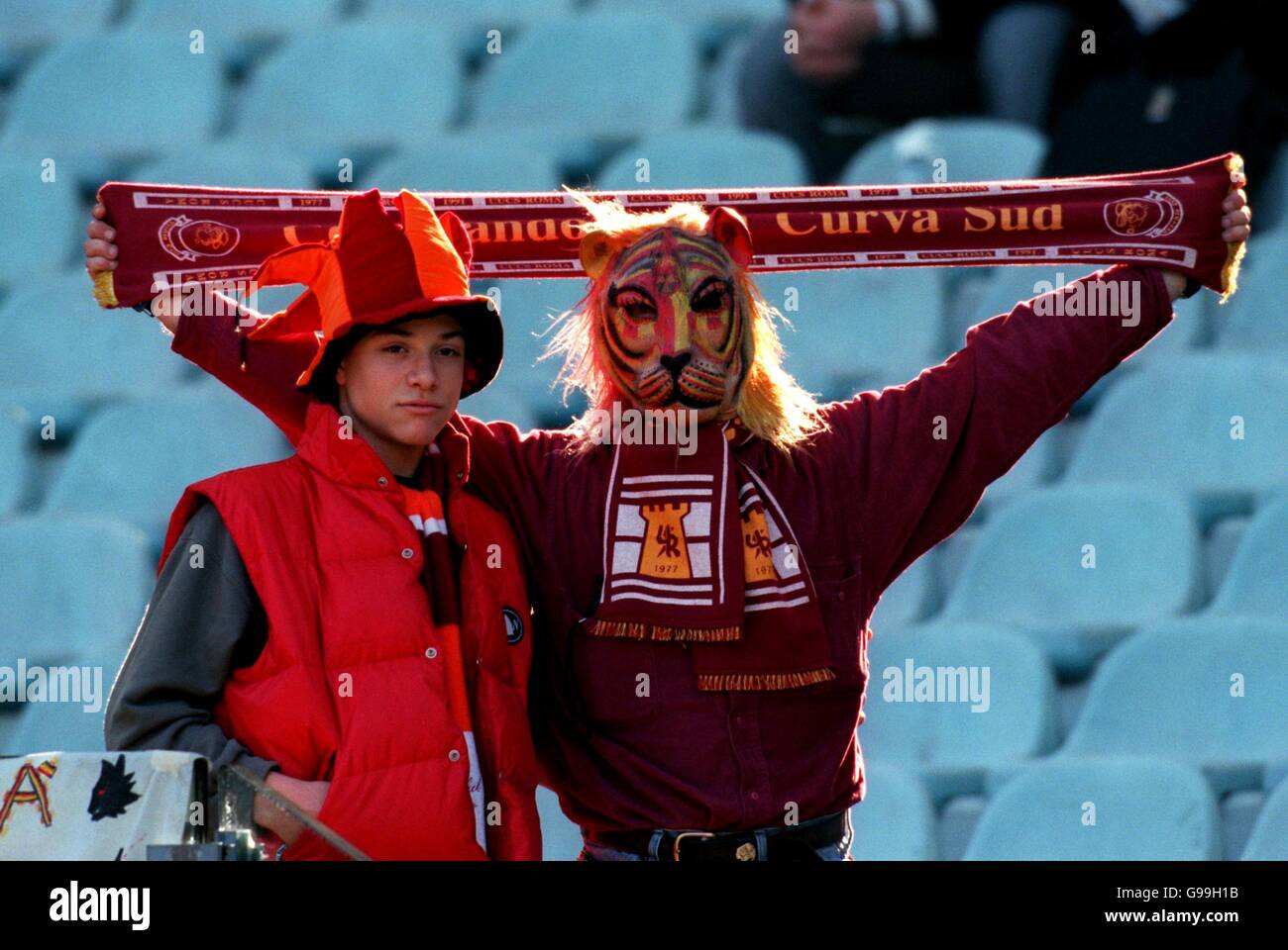 Roma fans show their support hi-res stock photography and images - Alamy