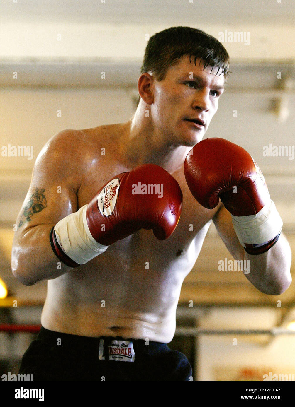 Ricky hatton trains at his gym in hyde hi-res stock photography and ...