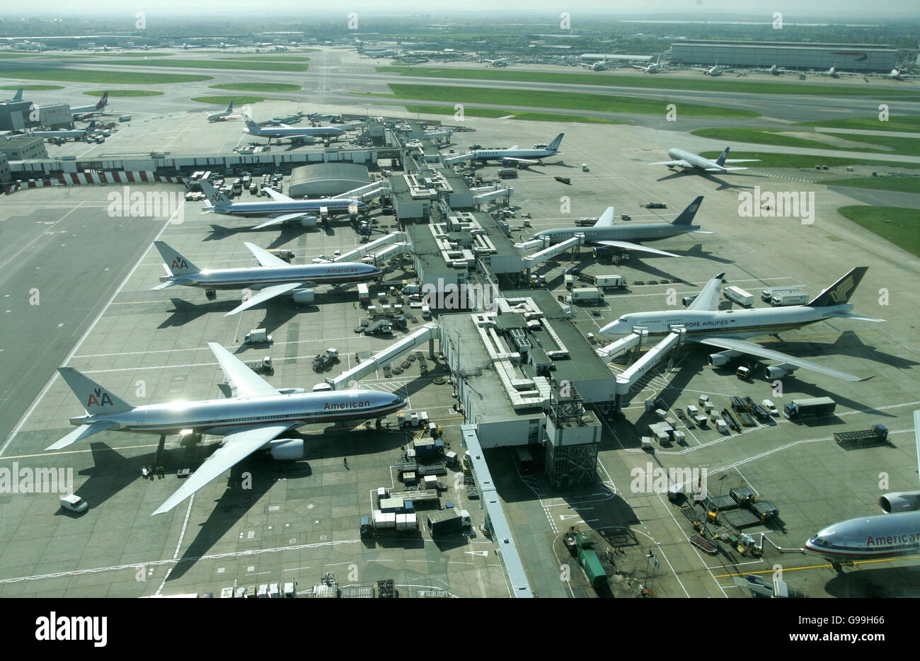 The new control tower heathrow airport hi-res stock photography and ...