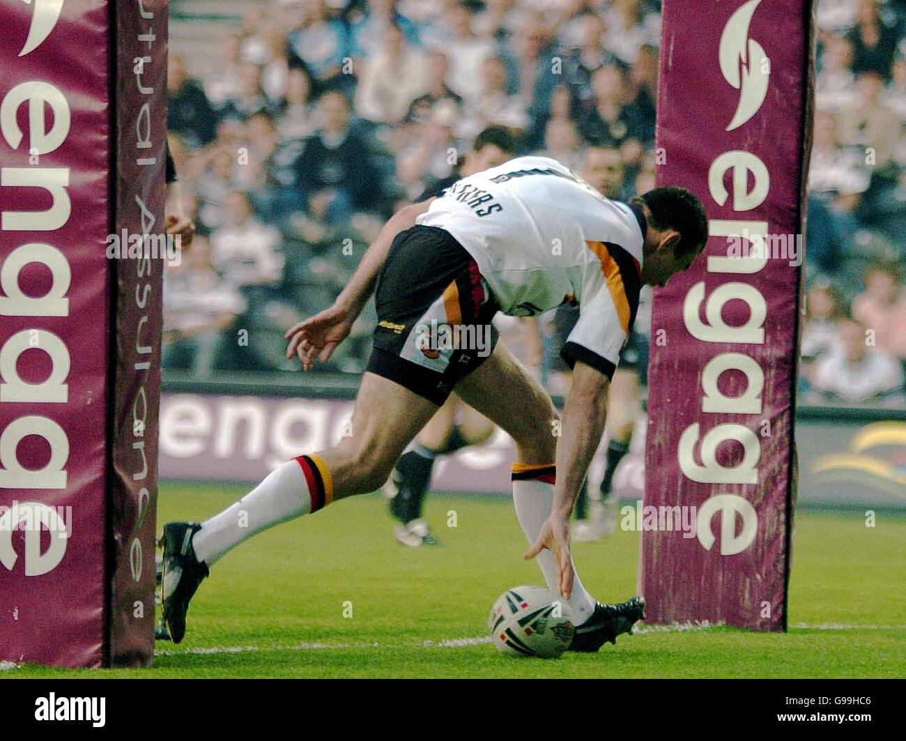 Bradford's Michael Withers scores the first try during the engage Super ...