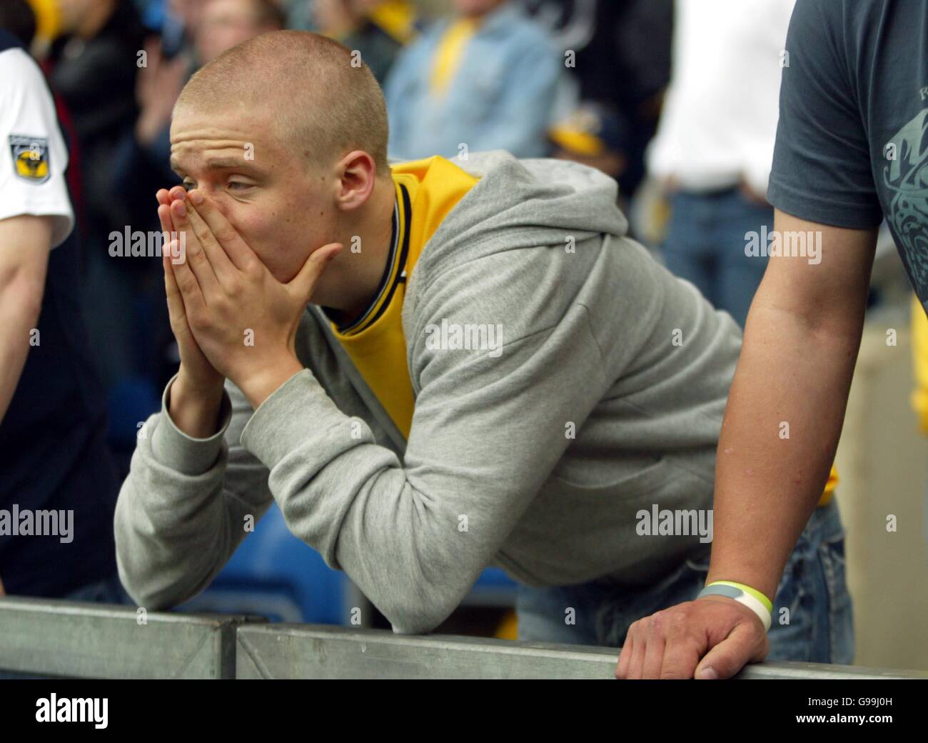 Oxford uniteds fan dejected end of game hi-res stock photography and ...