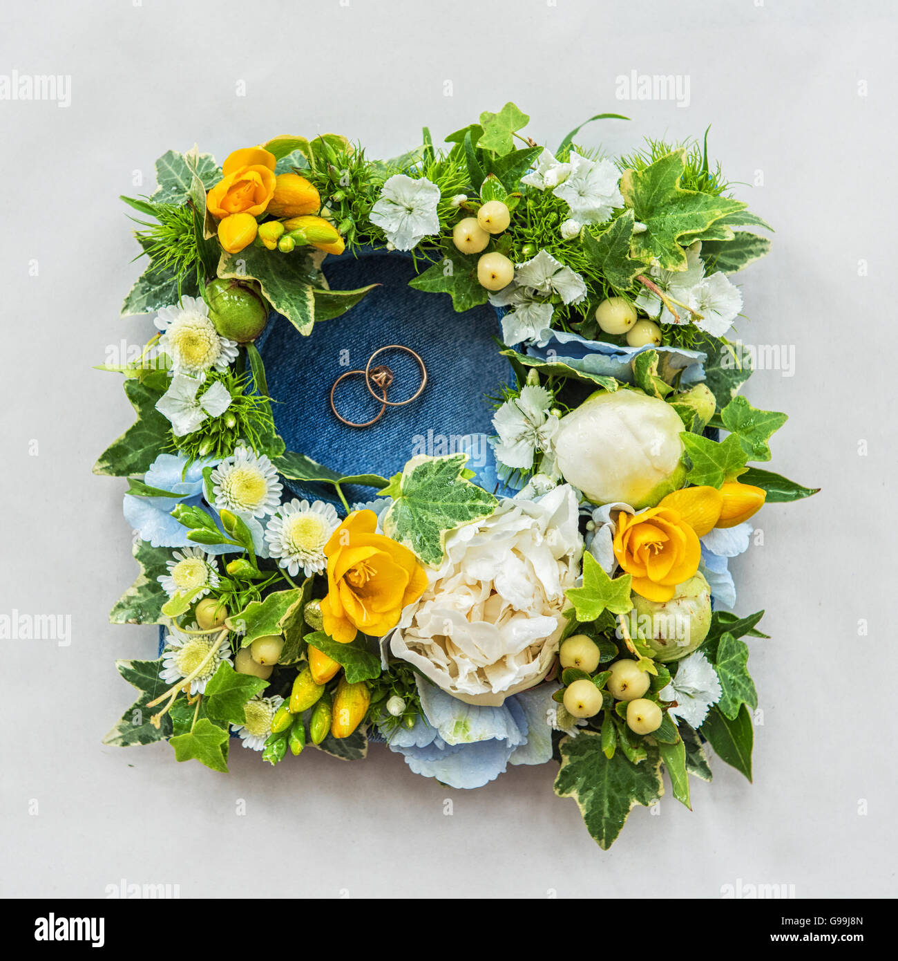 wedding flower composition Stock Photo - Alamy