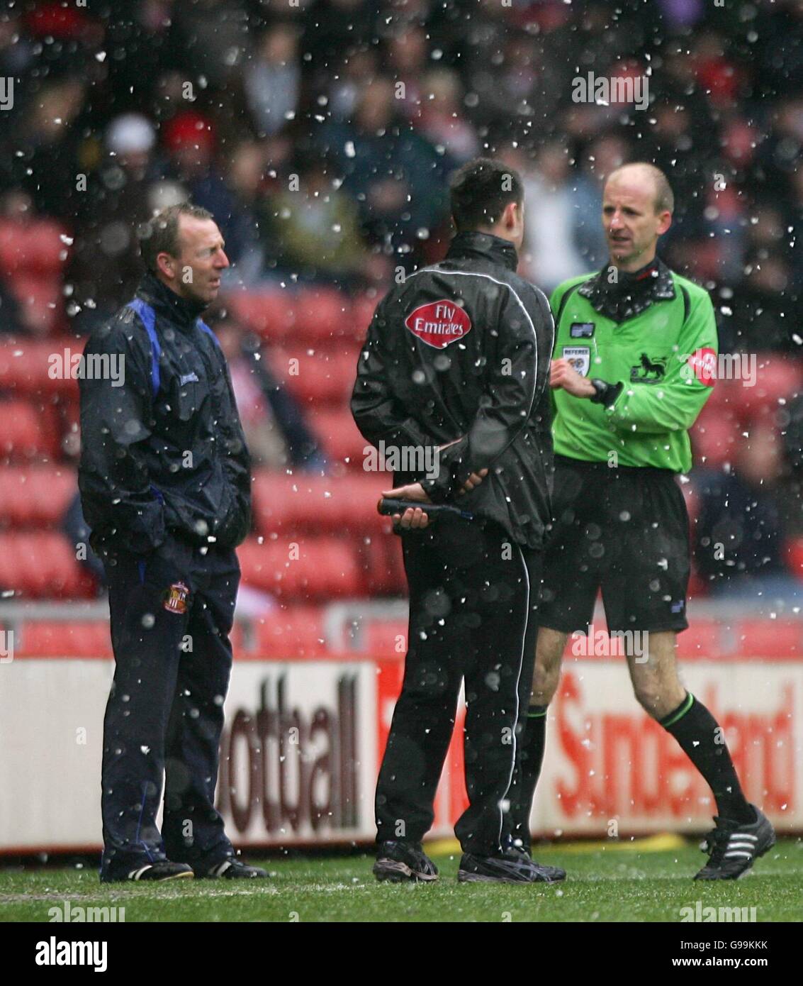 Sunderland caretaker manager Kevin Ball (l) listens in as referee Mike ...