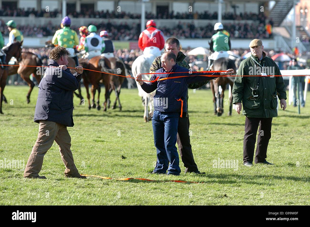 Horse Racing - The 2006 John Smith's Grand National Meeting - Aintree ...