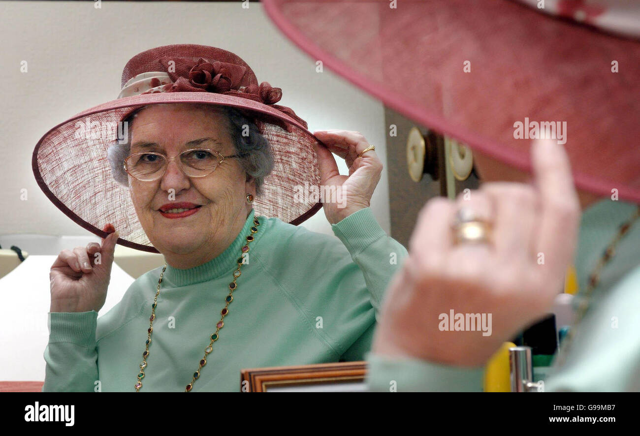 Mrs edna richards of bilston hi-res stock photography and images - Alamy