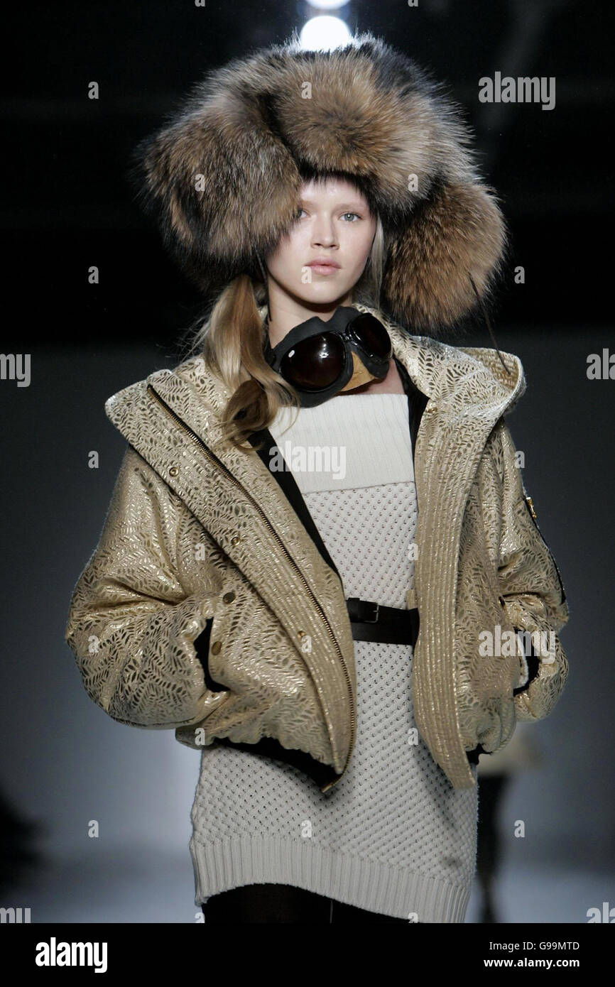 Showbiz simachev hi-res stock photography and images - Alamy