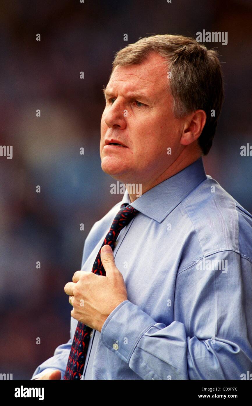 Manchester city manager joe royle hi-res stock photography and images ...