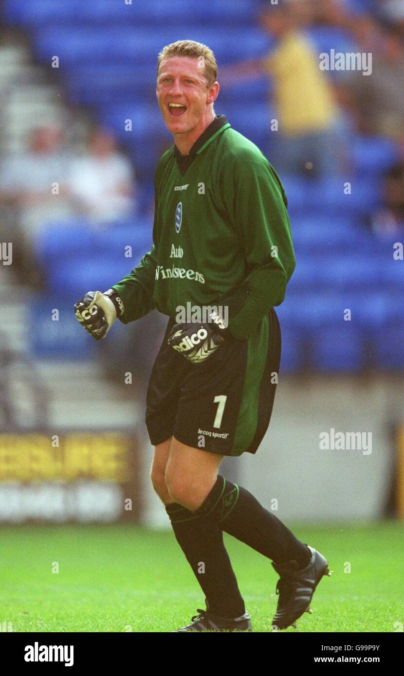 Bolton wanderers goalkeeper kevin poole hi-res stock photography and ...