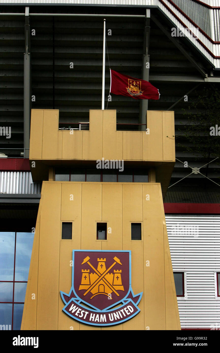 John lyall west ham hi-res stock photography and images - Alamy