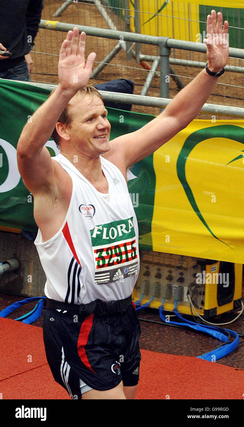 Celebrity Chef Gordon Ramsay crosses the finish at the London 2006 ...