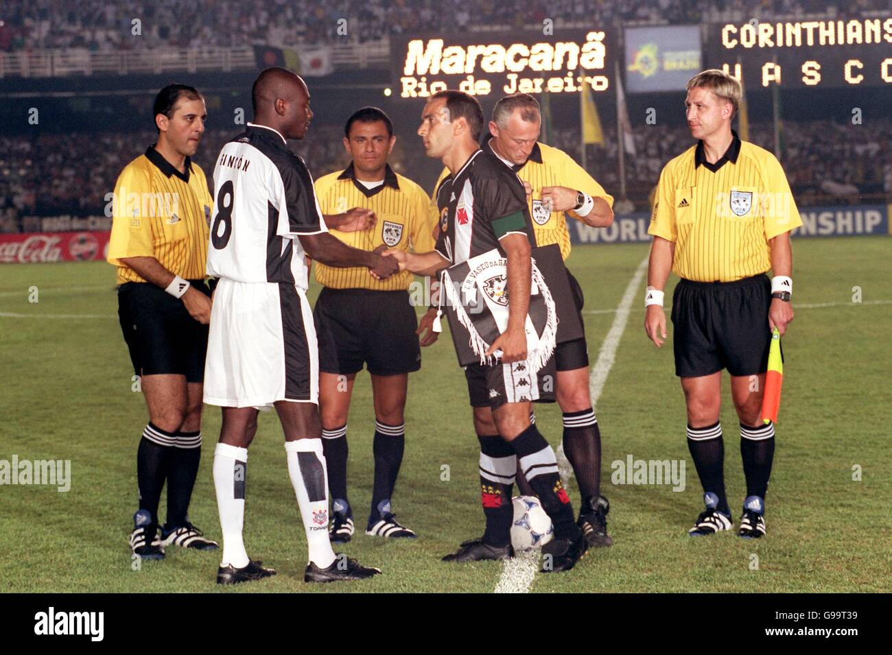 Corinthians captain Freddy Rincon (left) shakes hands with Vasco Da ...