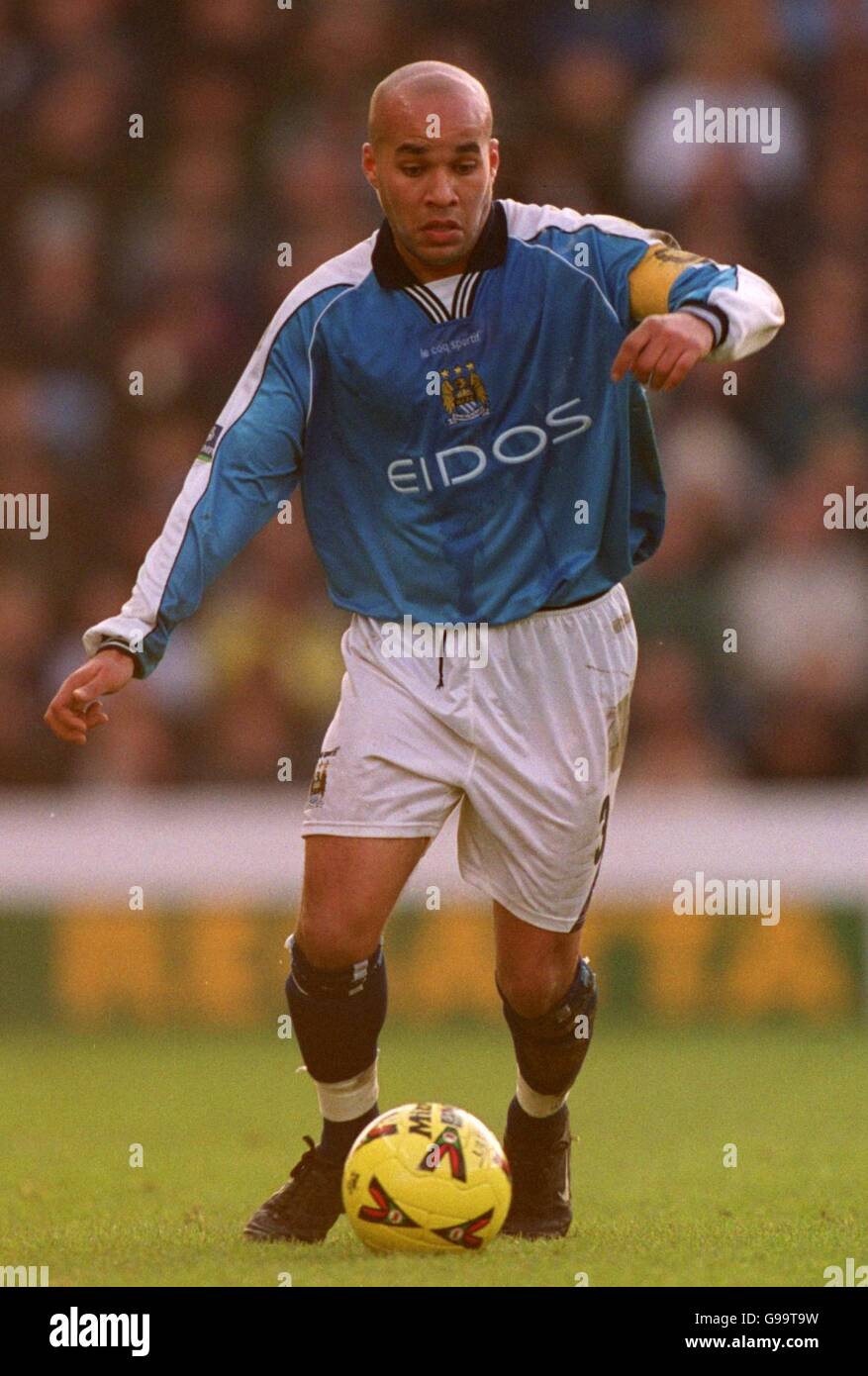 Soccer football league division one fulham v manchester city hi-res ...