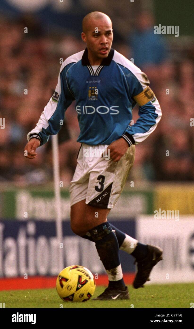 Soccer football league division one fulham v manchester city hi-res ...
