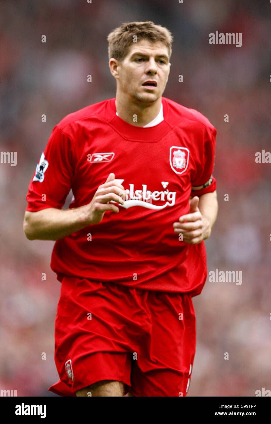 Steven gerrard with fa cup hi-res stock photography and images - Alamy