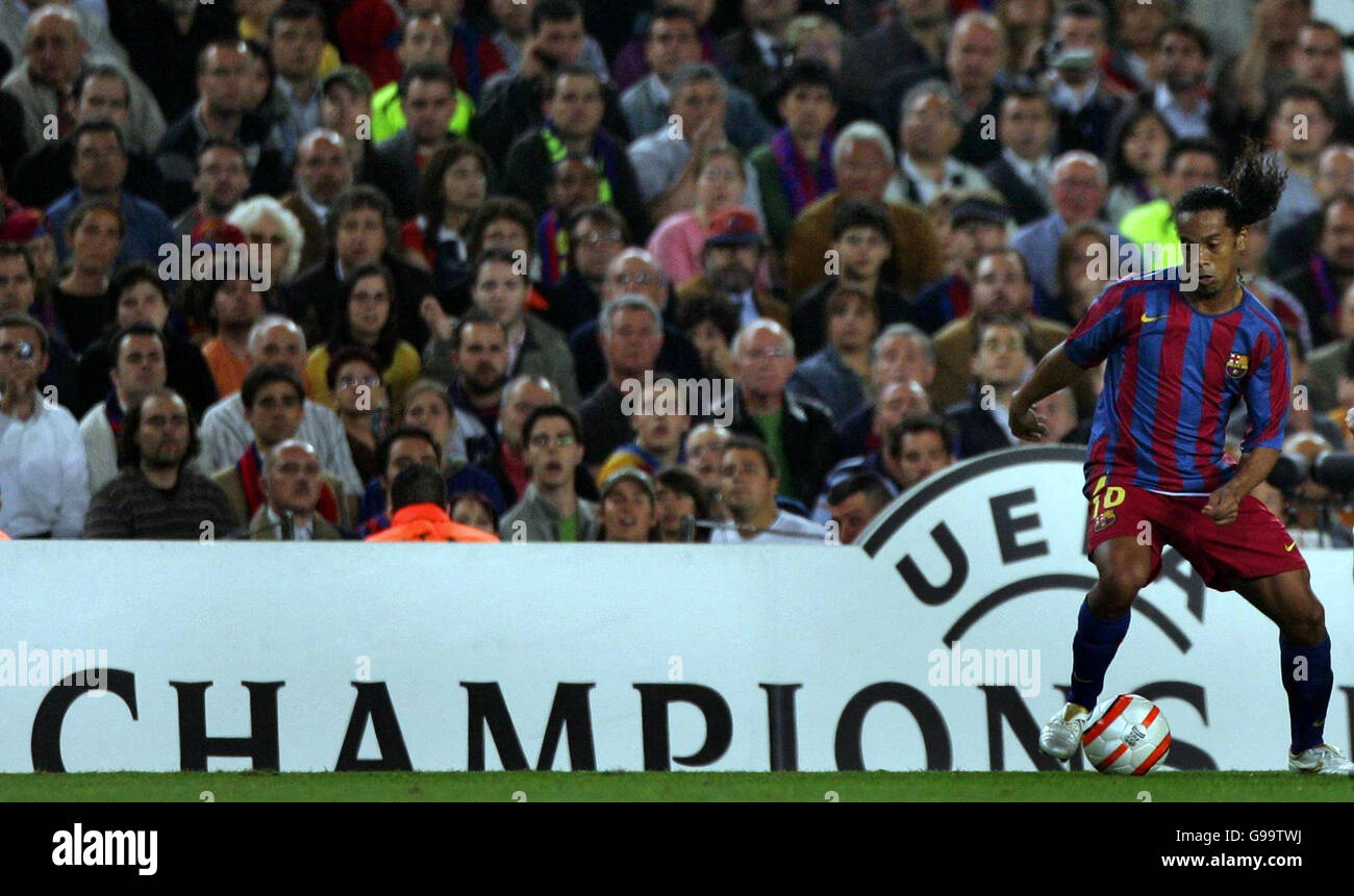Ronaldinho fans barcelona hi-res stock photography and images - Alamy