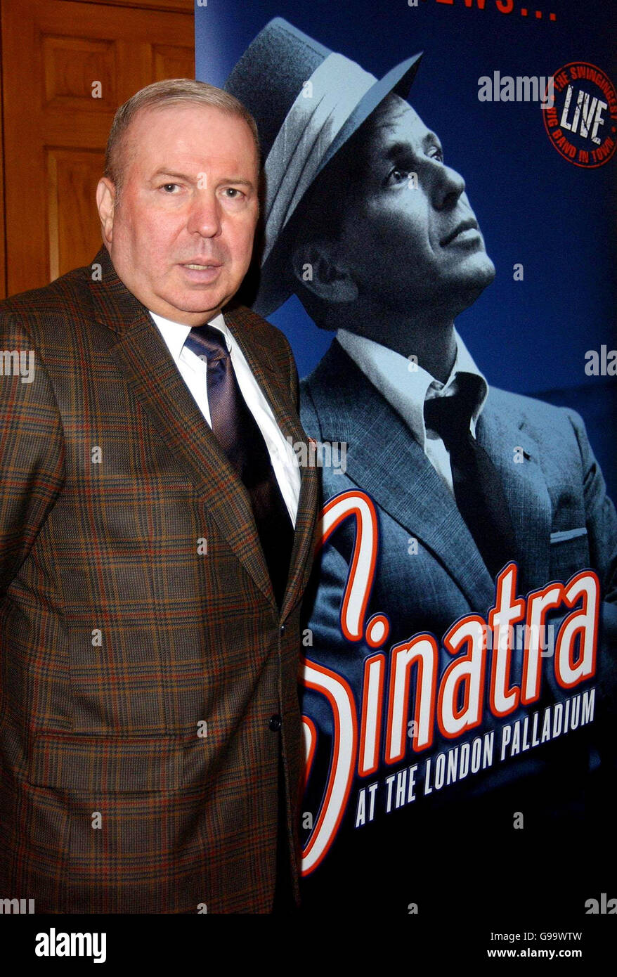 Frank sinatra some came running hi-res stock photography and images - Alamy