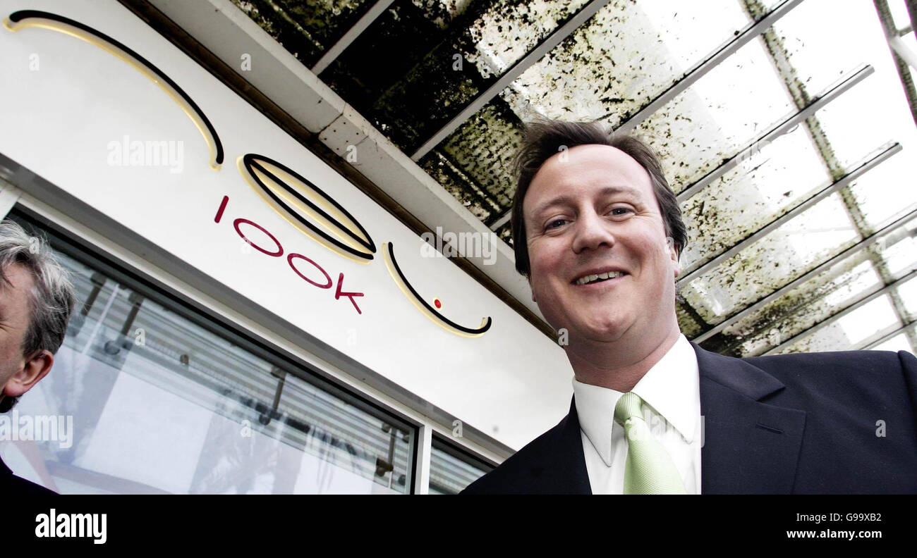 Conservative party leader david cameron arrives queens square hi-res ...