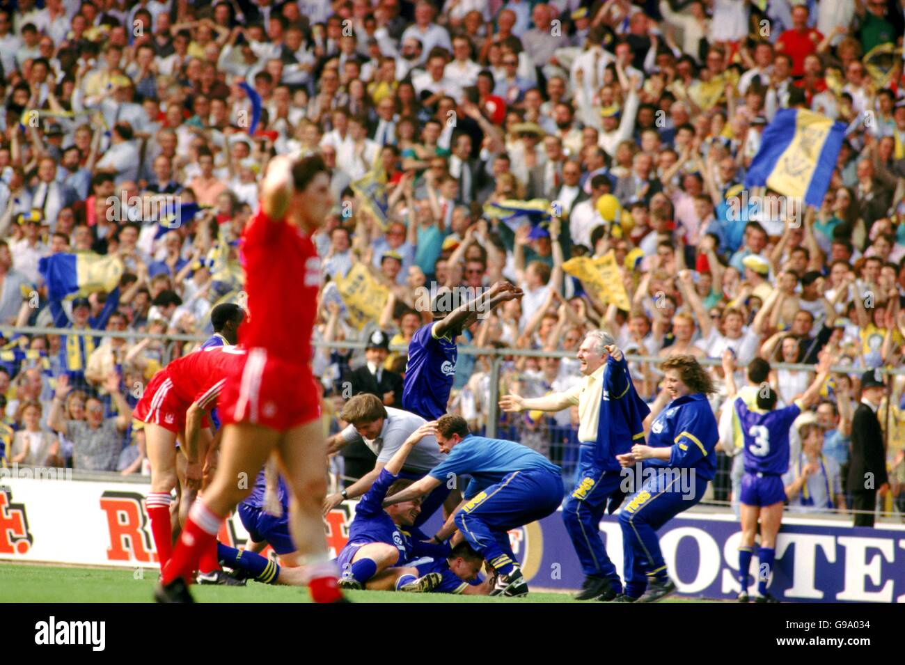 Wimbledon liverpool fa cup final hi-res stock photography and images ...