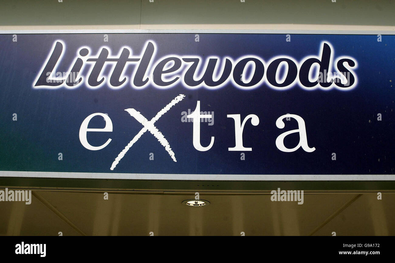 The closed Littlewoods store in Manchester Stock Photo - Alamy