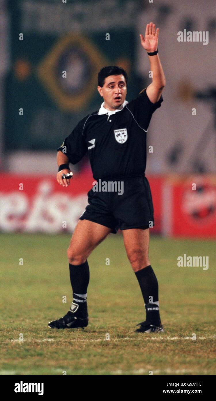 Copa america final referee hi-res stock photography and images - Alamy