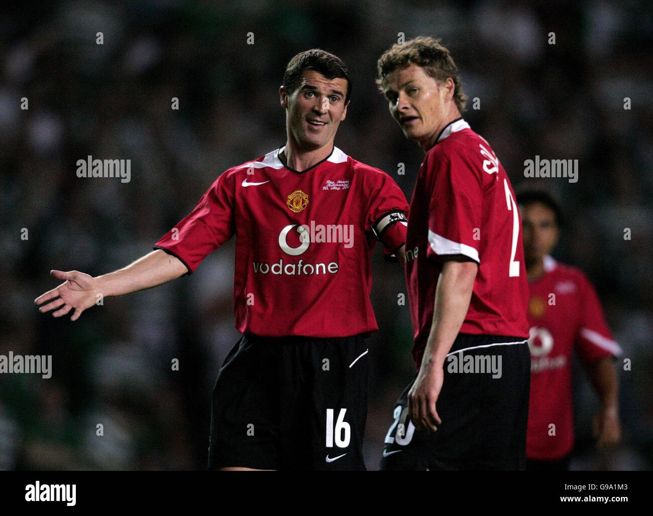 Ole gunnar solskjaer and roy keane hi-res stock photography and images ...