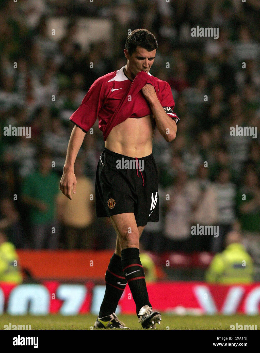 Roy keane testimonial match old trafford hi-res stock photography and ...