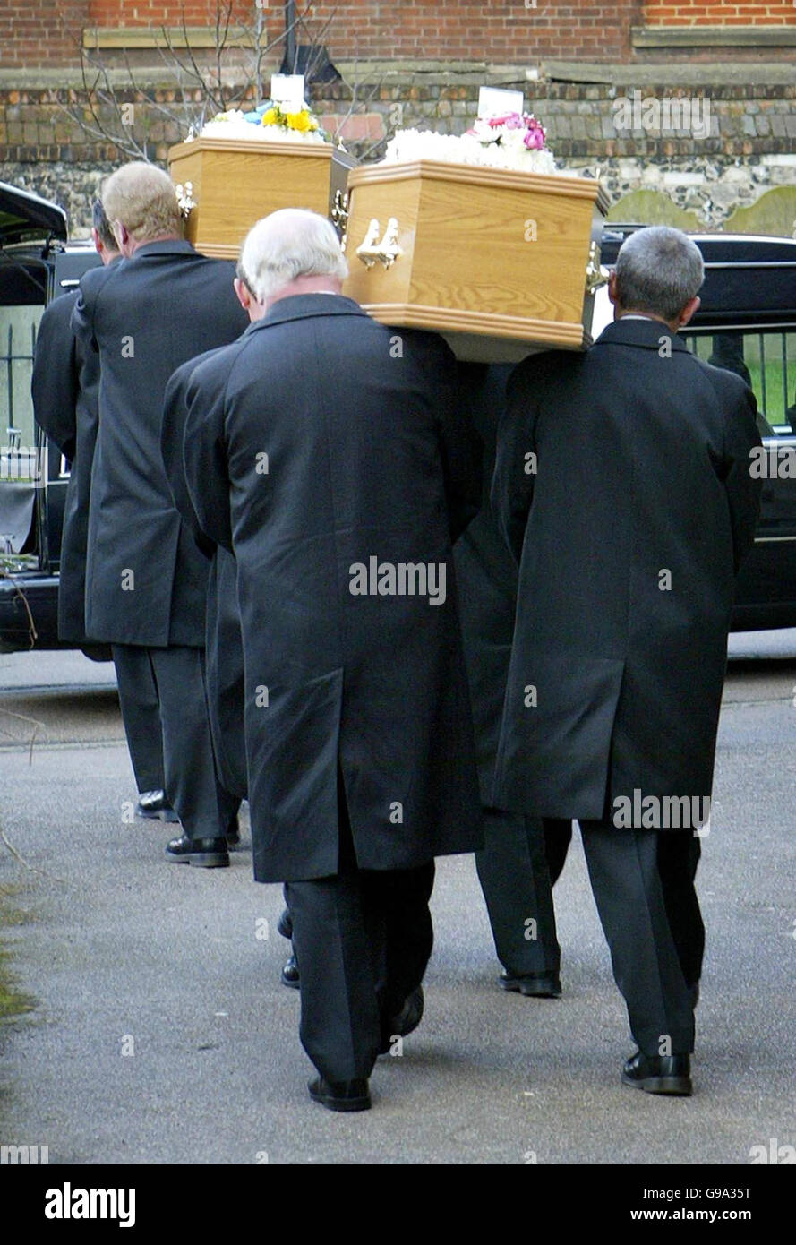 Funeral couple hi-res stock photography and images - Alamy