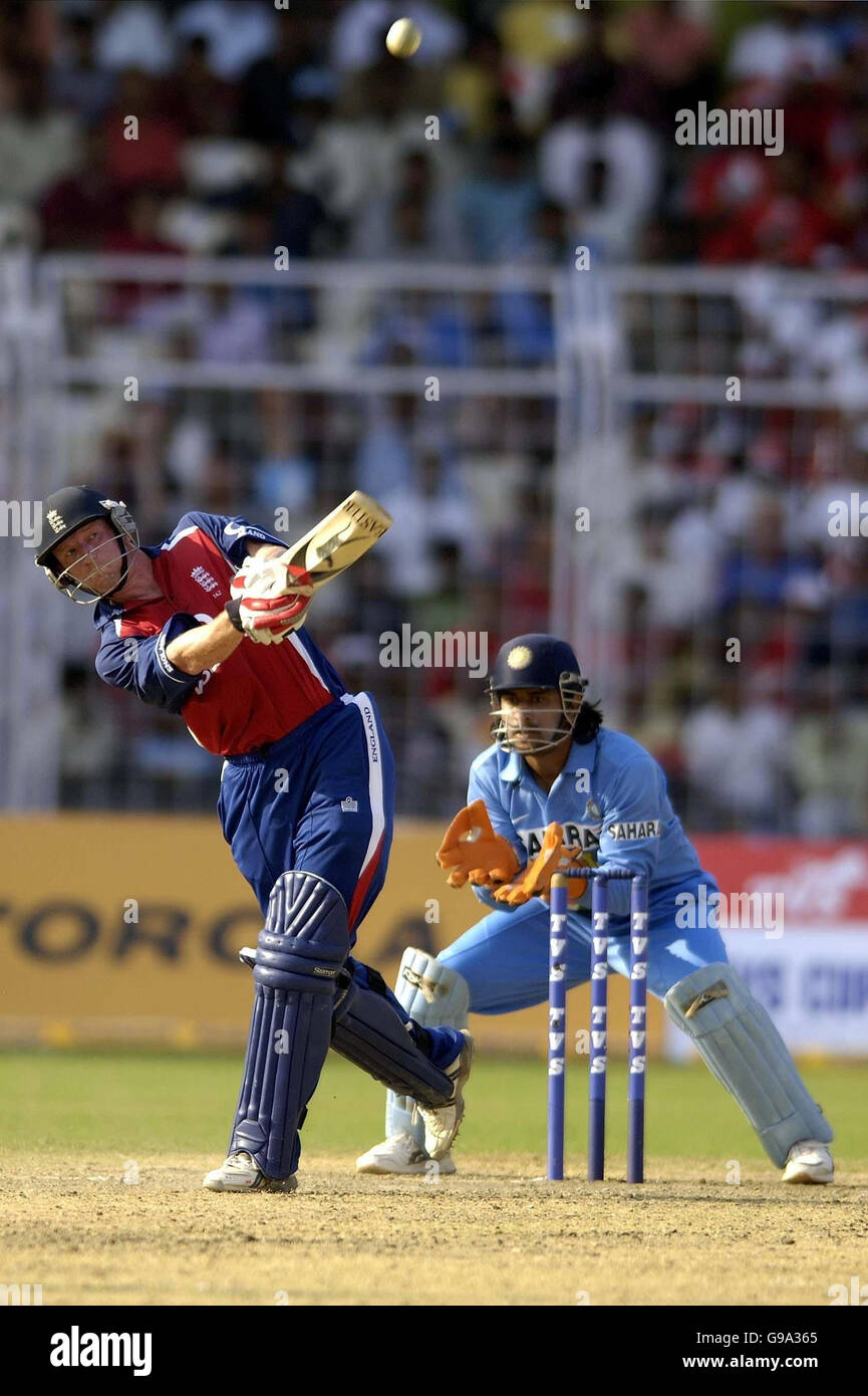 Lost cricket ball hi-res stock photography and images - Alamy