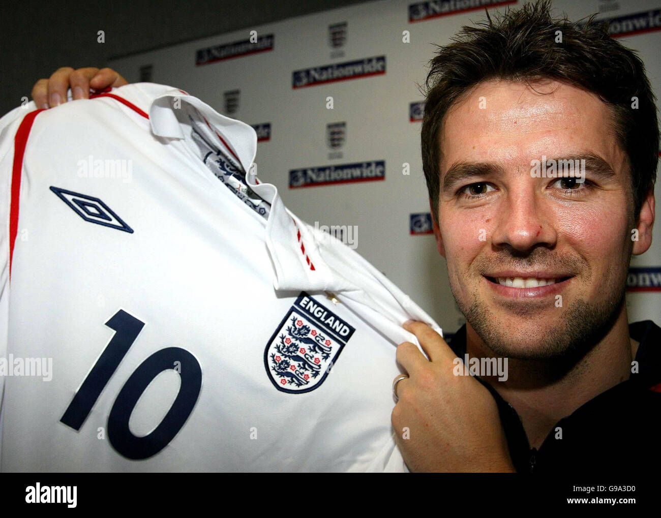 Football head head shot michael owen hi-res stock photography and ...