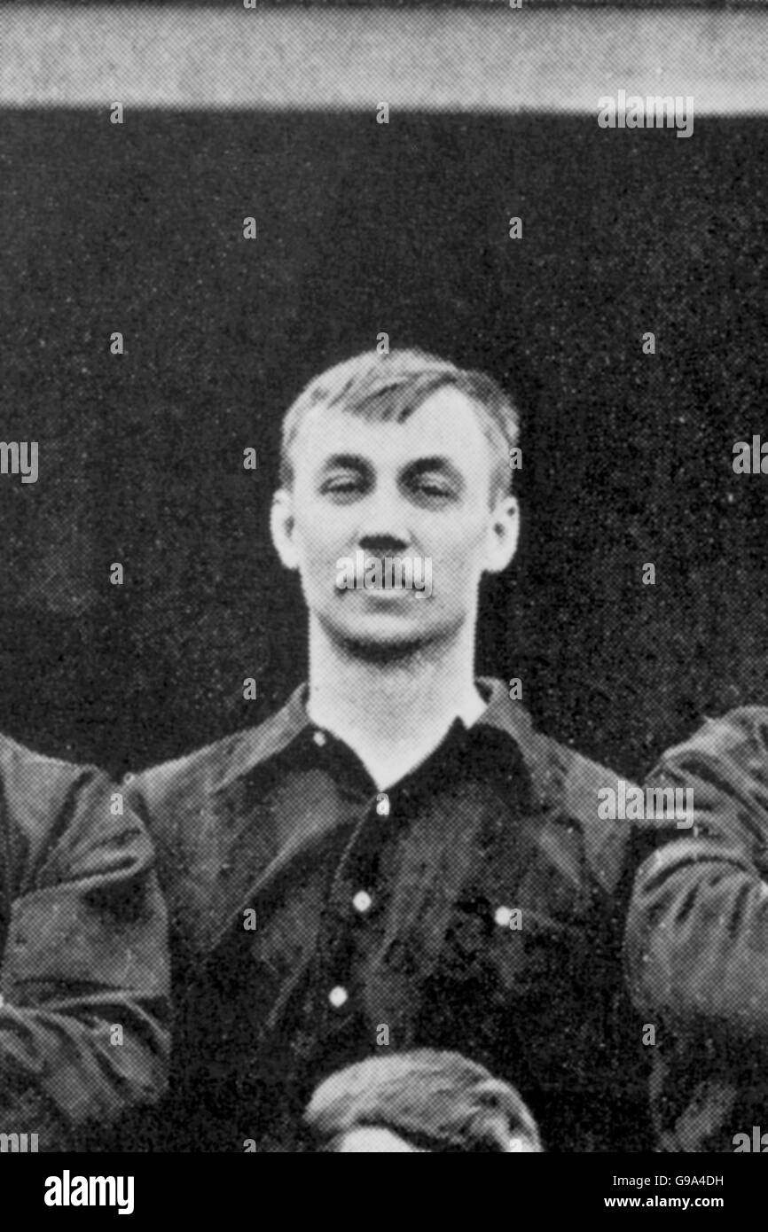 Soccer. Dickie Baugh, Wolverhampton Wanderers Stock Photo - Alamy