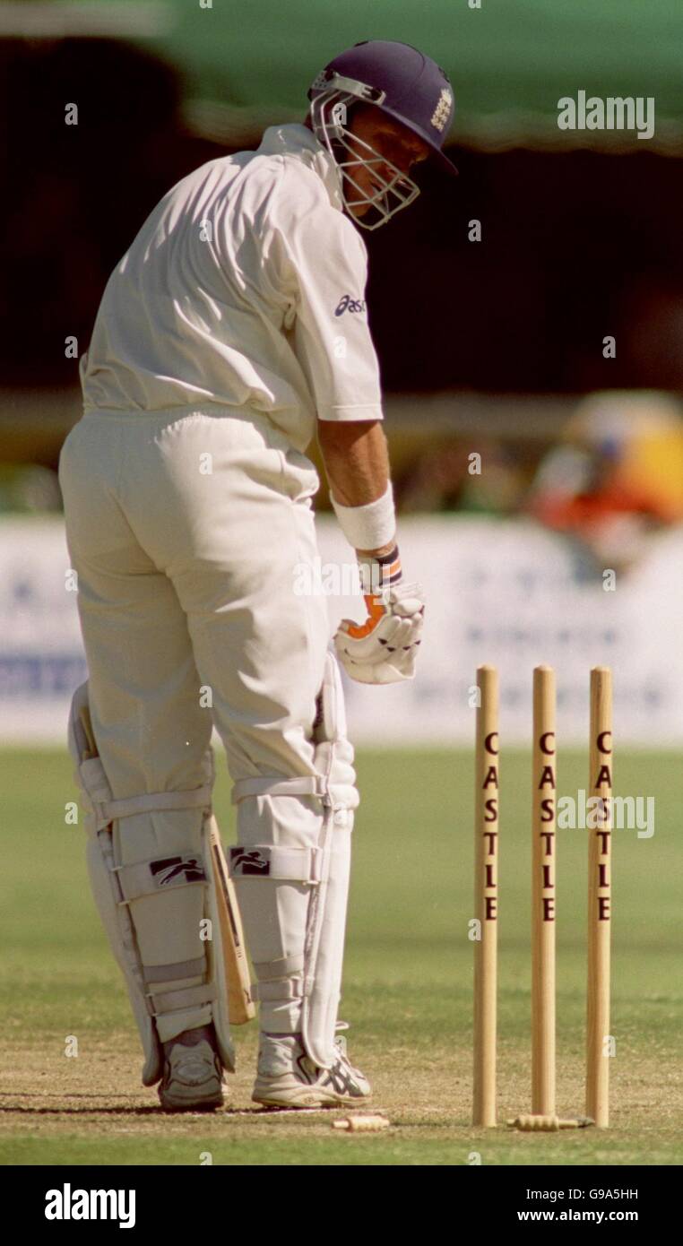 Cricket stewart stumps hi-res stock photography and images - Alamy
