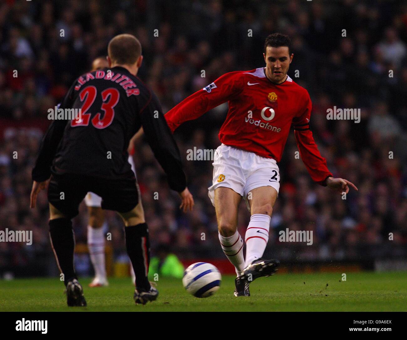 Manchester uniteds john oshea takes on sunderlands grant leadbitter hi ...