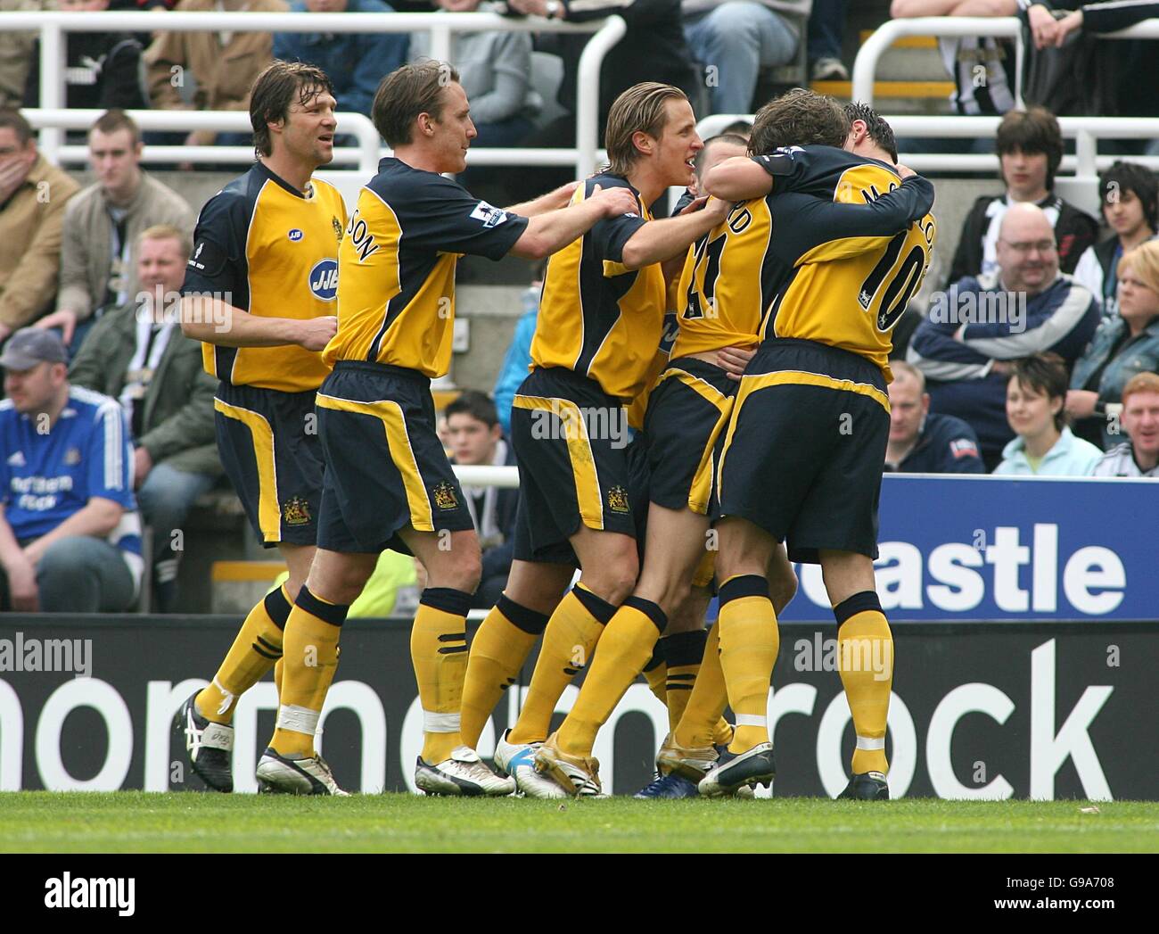 Jimmy bullard celebration hi-res stock photography and images - Alamy