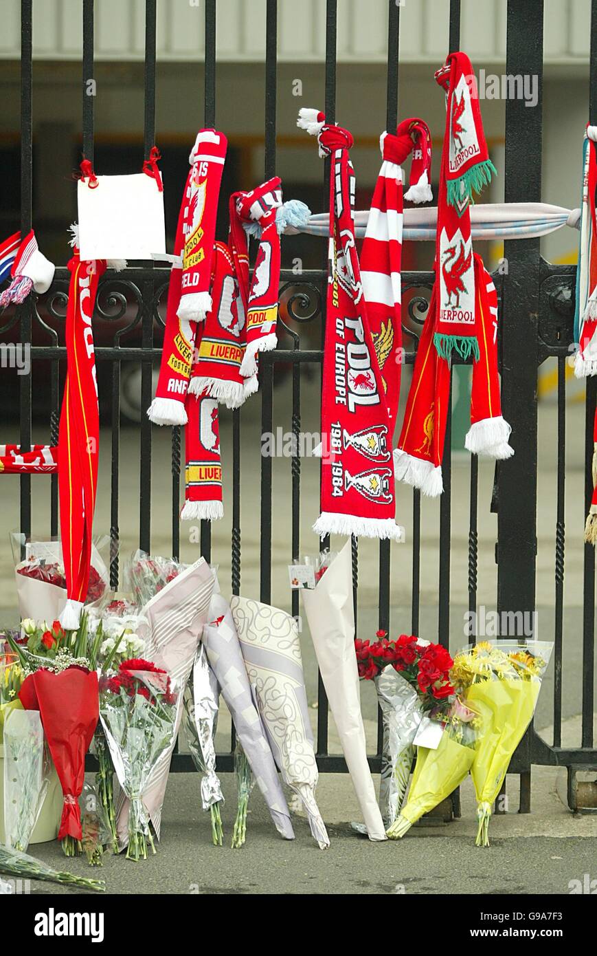 Soccer 17th anniversary of the hillsborough disaster anfield hi-res ...