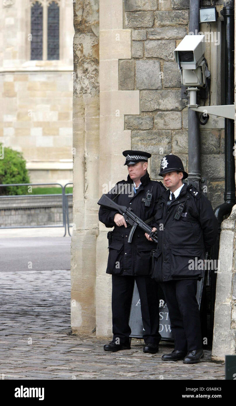 Police stand by the Henry VIII Gate at Windsor Castle, where tomorrow ...