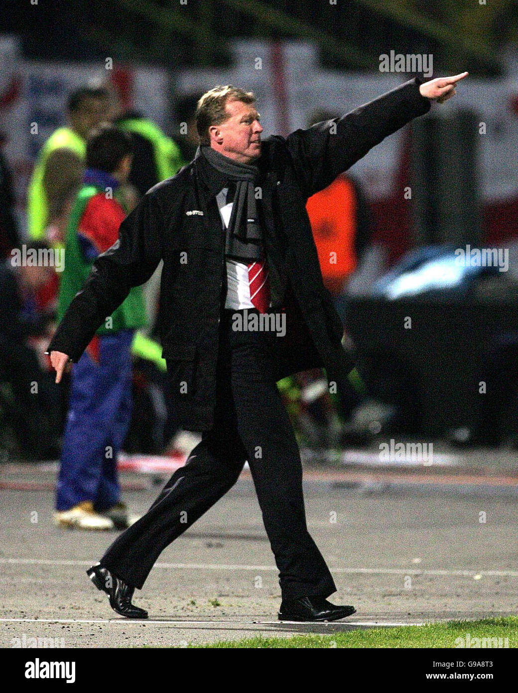 Middlesbrough manager Steve McClaren gestures to his players during the ...
